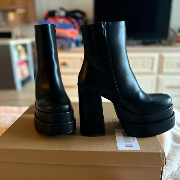 Steve Madden | Shoes | Bnib Black Steve Madden Cobra Boot | Poshmark